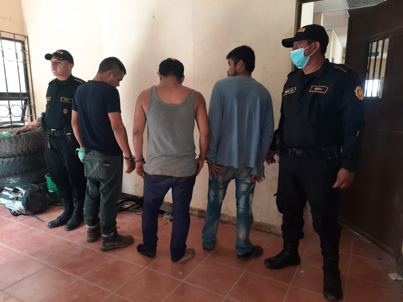 Policía Nacional Civil De Guatemala En Dos Acciones Distintas Pnc