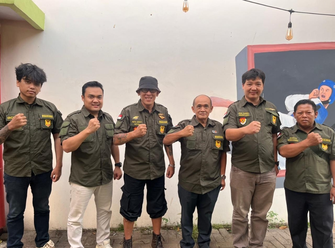 Lembaga Investigasi Negara Dpc Kota Bekasi Menyerahkan Seragam