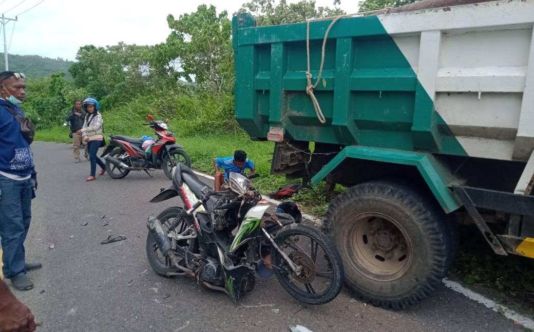 Kecelakaan Pemotor Tabrak Mobil Truk Pln Di Kepulauan Tanimbar Hingga