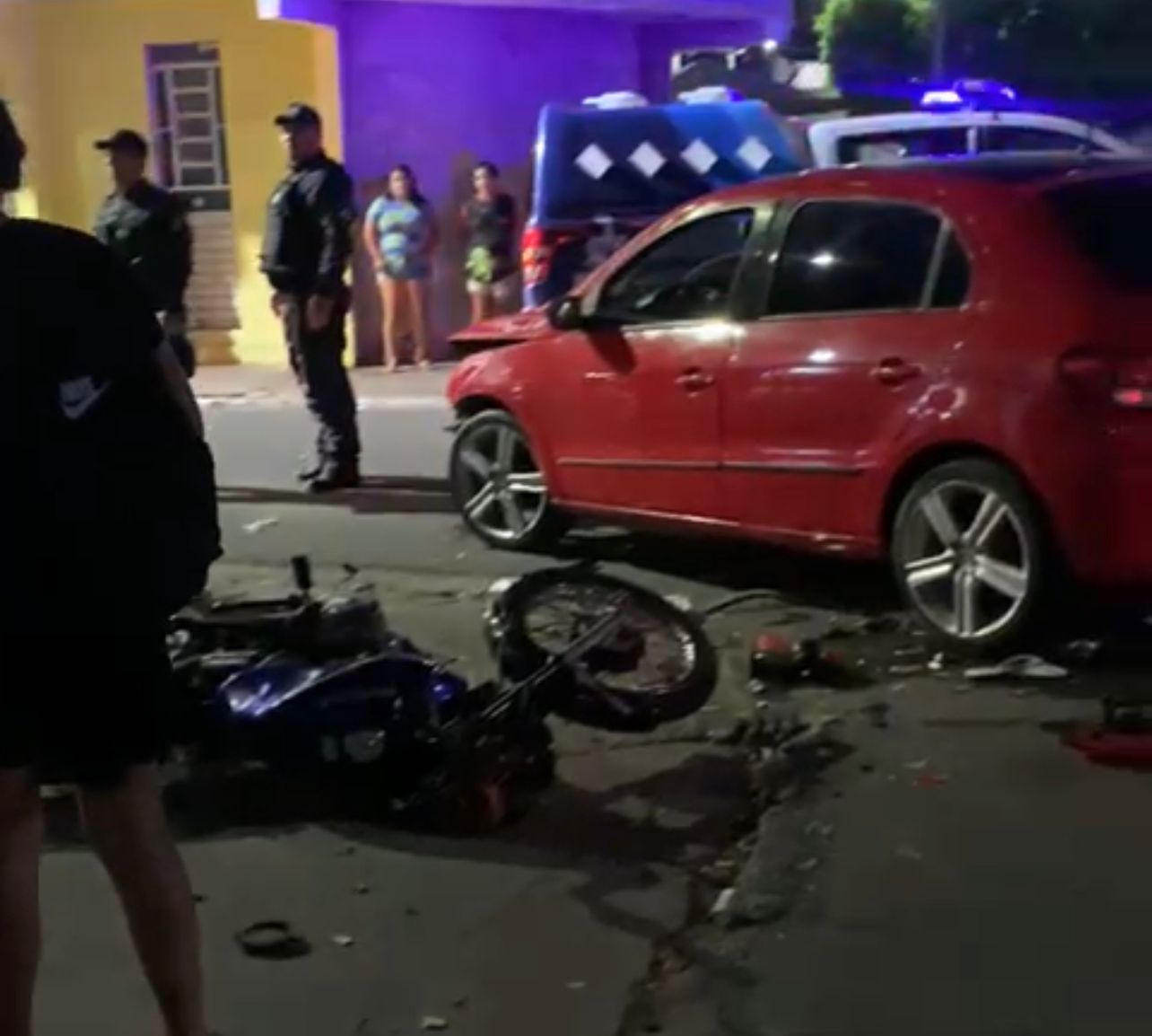 Colisão Entre Carro E Moto Deixa Duas Pessoas Feridas No Centro De