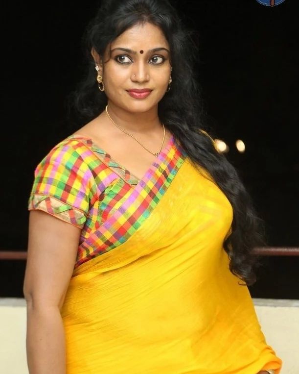 Glam Queen Jayavani Chubby Navel Folds Exposed In Saree Desi Girlz