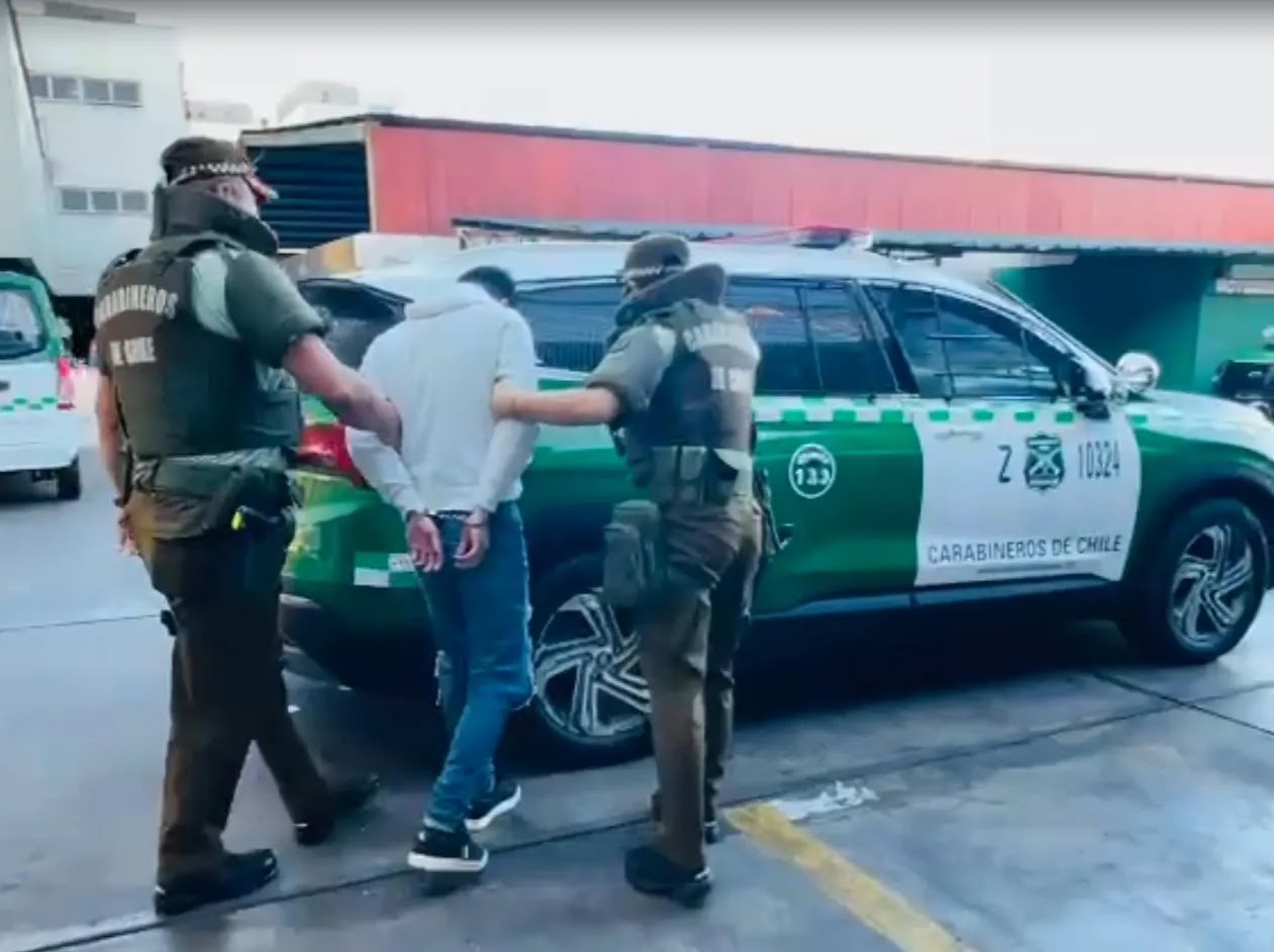 Carabineros Detienen A Dos Jóvenes Por Receptación De Vehículo En La