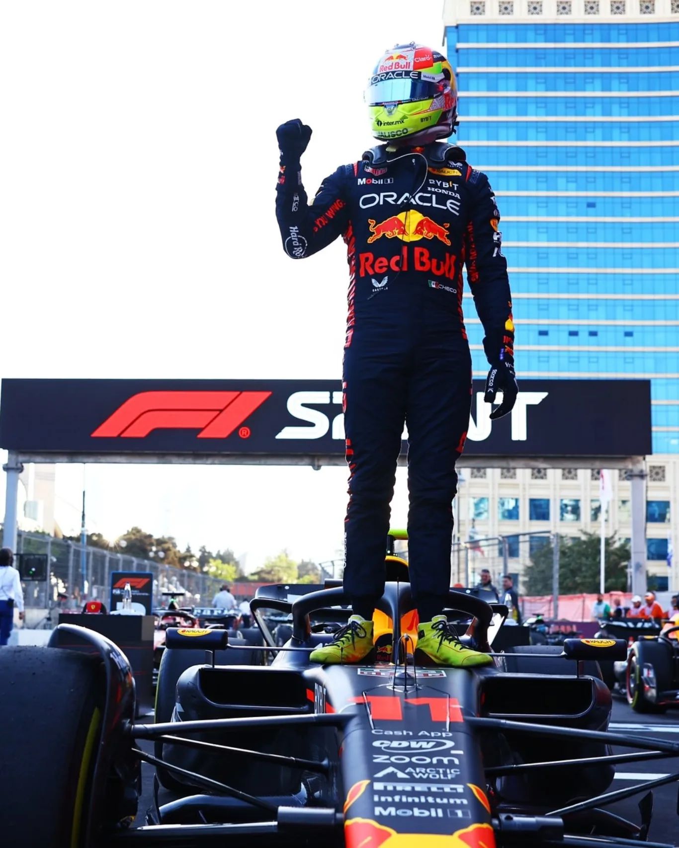 Sergio Pérez Vence Primeira Corrida Sprint Do Ano Em Baku