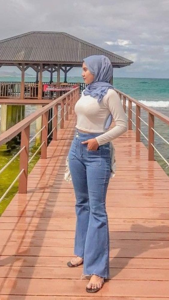 Photo Jilboobs Gaya Cewek Cantik Berjilbab Pake Baju Kaos Ketat Celana