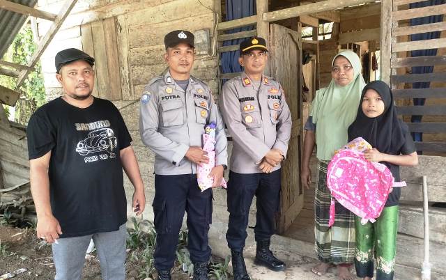 Jelang Tahun Ajaran Baru Polsek Serbajadi Polres Aceh Timur Bantu