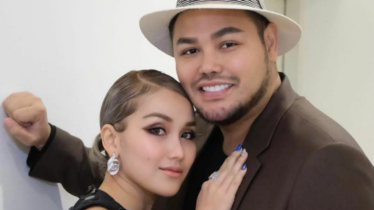 Tak Bisa Berkutik Gestur Ayu Ting Ting Yang Nyaman Ada Di Dekat Ivan