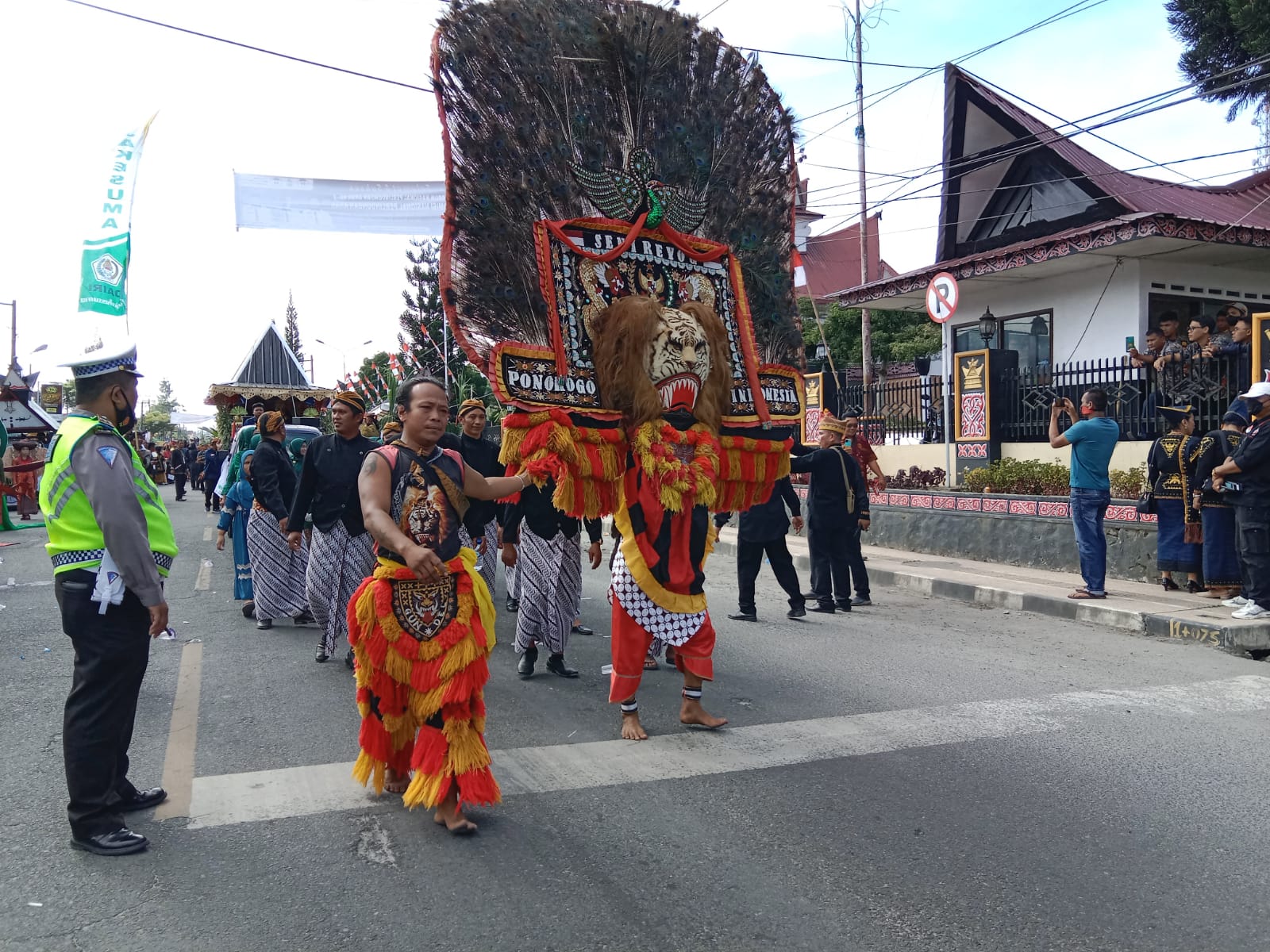 Pawai Karnaval Pesta Budaya Njuah Njuah Dairi Meriah