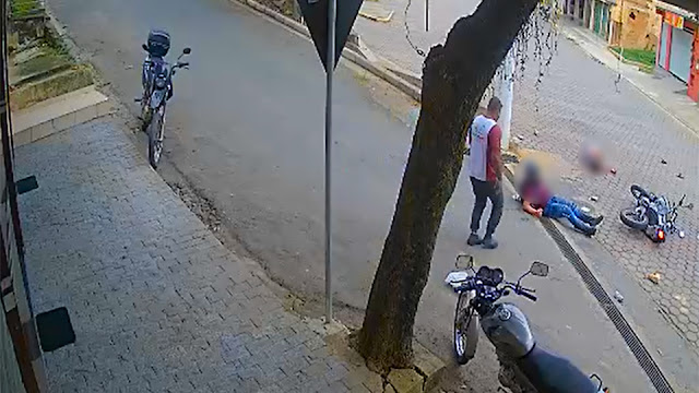 Acidente Entre Motocicleta E Bicicleta Em Cataguases é Flagrado Por