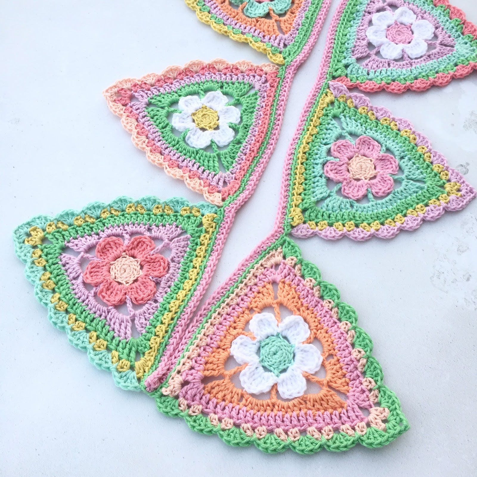 Crochet Granny Bunting Triangles Patterns Tutorial