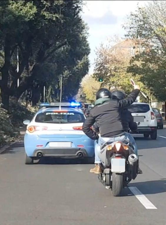 Roma Derubano Turista Arrestati In Flagranza Di Reato Tre Cittadini