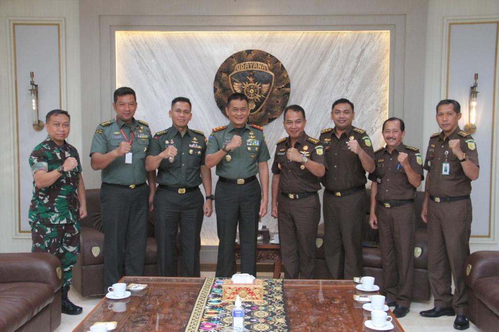 Tingkatkan Pelayanan Hukum Pangdam Terima Audensi Aspidmil Kejati Bali