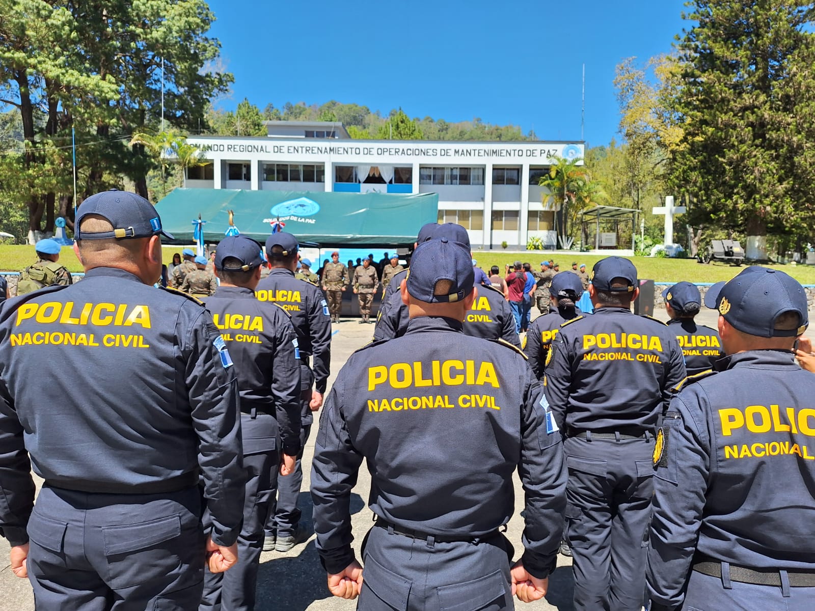 Policía Nacional Civil De Guatemala 10 Agentes Se Gradúan Del Primer