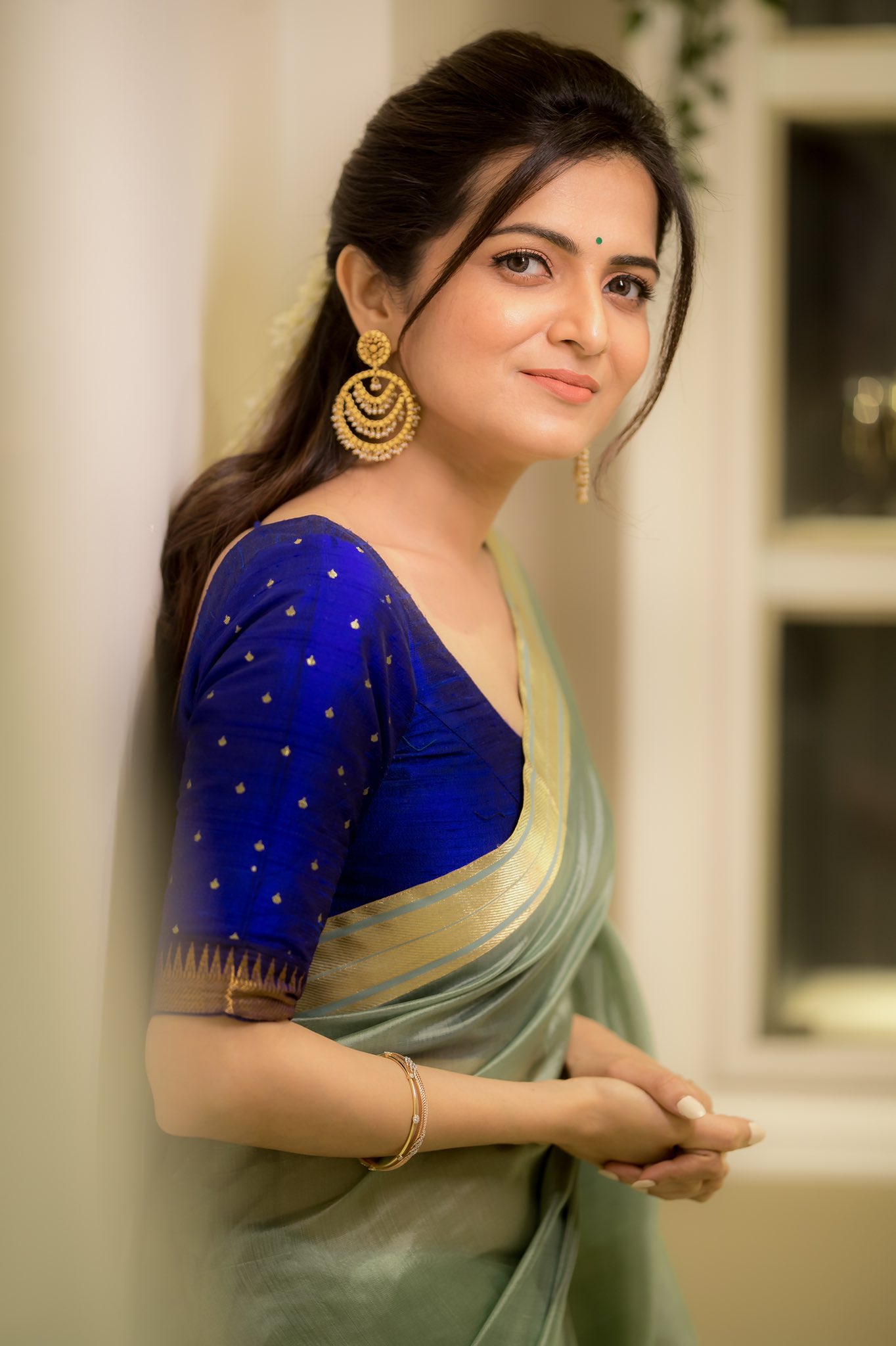 Divya Dharshini Sparkiling And Radiant In Saree Shoot