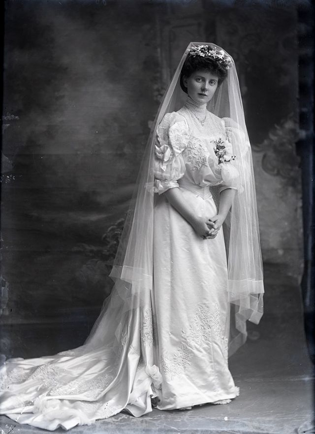 Elegant Photos That Show Wedding Dresses Of Edwardian Brides ~ Vintage