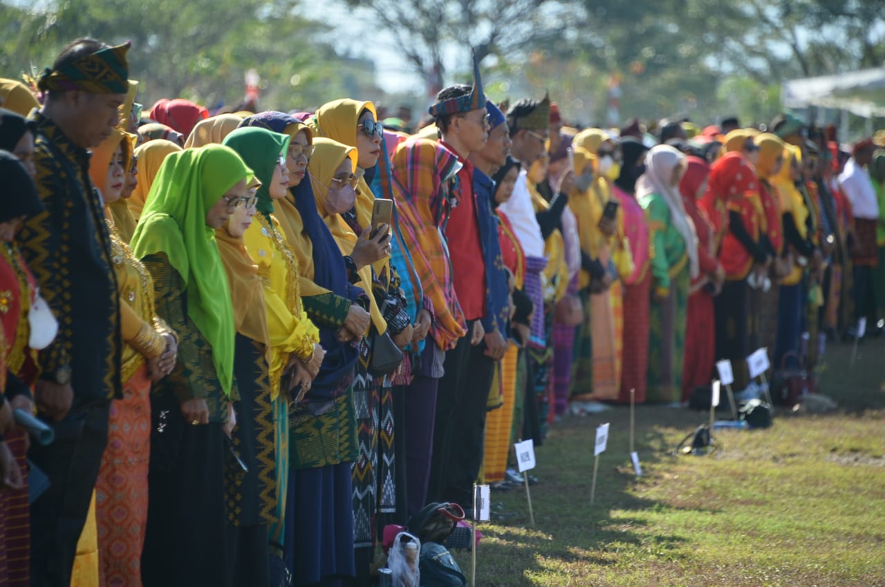 Pakaian Adat Warnai Peringatan Hari Jadi Bima Ke 383 Bupati Kita