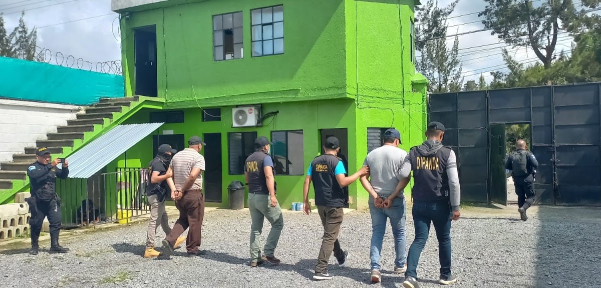 Policía Nacional Civil De Guatemala Dos Capturados En Allanamiento