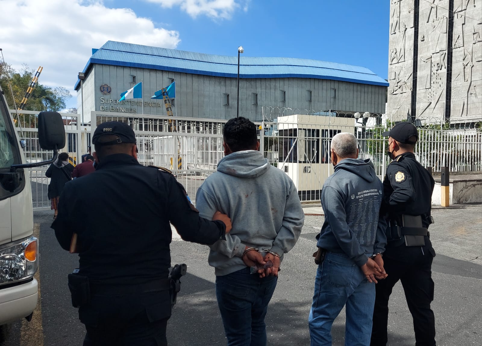 Policía Nacional Civil De Guatemala Padre E Hijo Presuntos Asaltantes