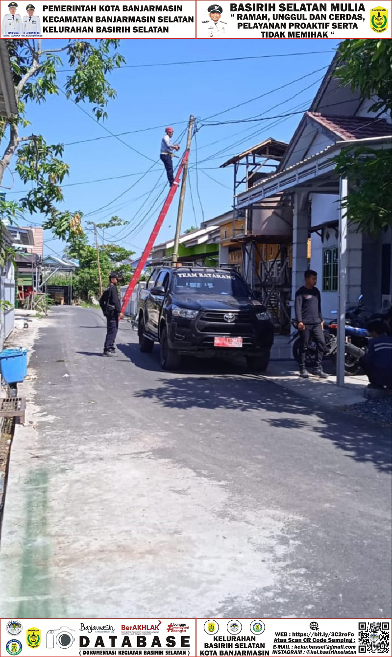 Kelurahan Basirih Selatan Monitoring Pemasangan Lampu Penerangan Jalan