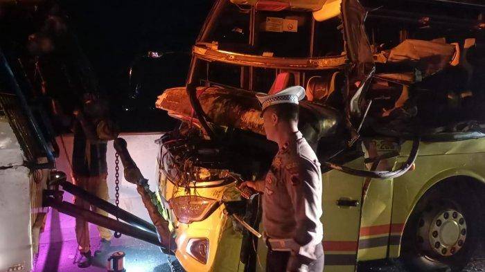 Kronologi Kecelakaan Di Tol Pemalang Batang Bus Vs Truk Yang Tewaskan 2