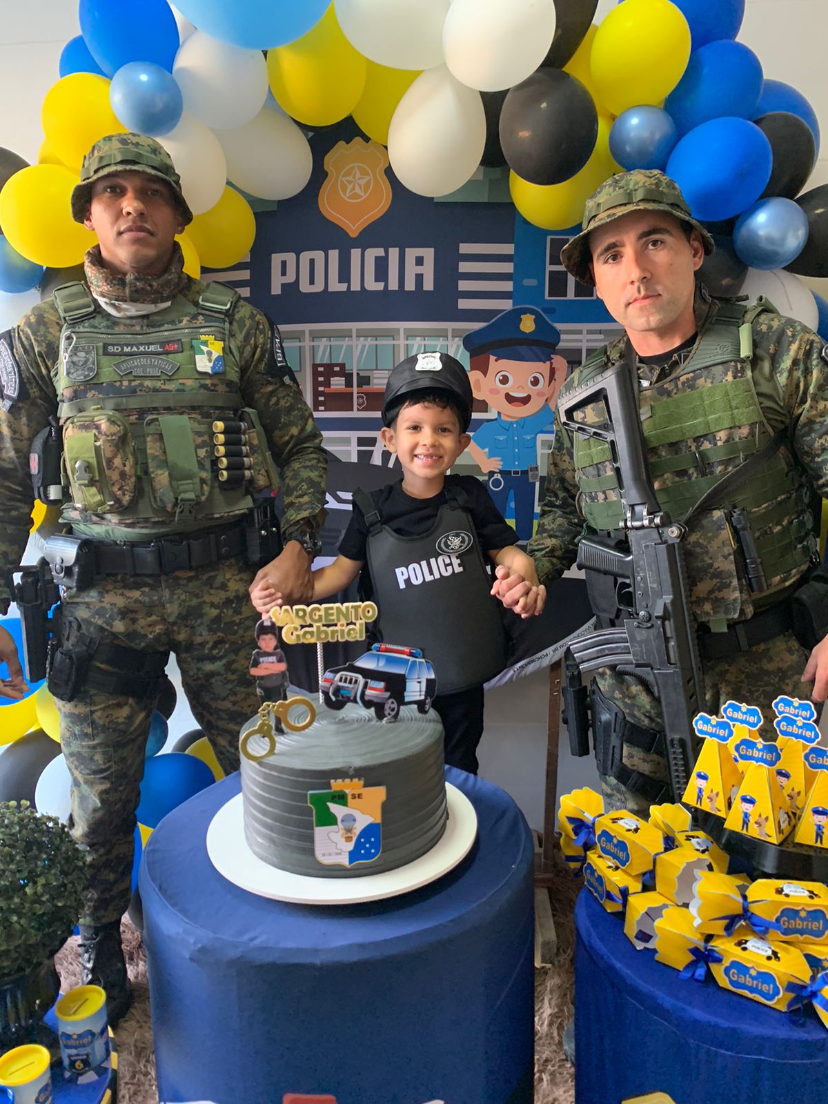 Fã Da Polícia Militar Criança Ganha Festa De Aniversário Com Presença