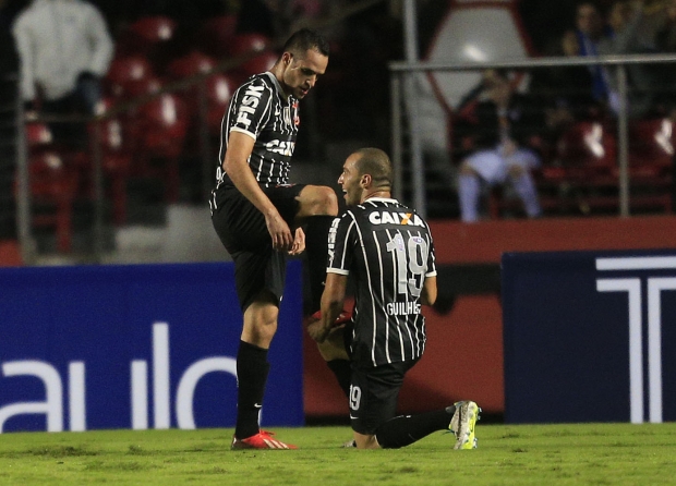 Galo Se Complica Na Argentina Corinthians Fica Perto Do Título Da