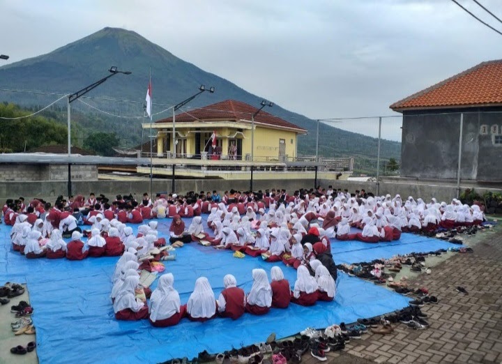 Peran Guru Dalam Pengembangan Kurikulum Tabayuna