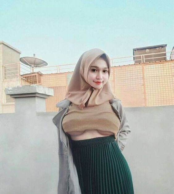 Foto Jilboobs Hot Cewek Cantik Manis Berjilbab Memakai Baju Setengah