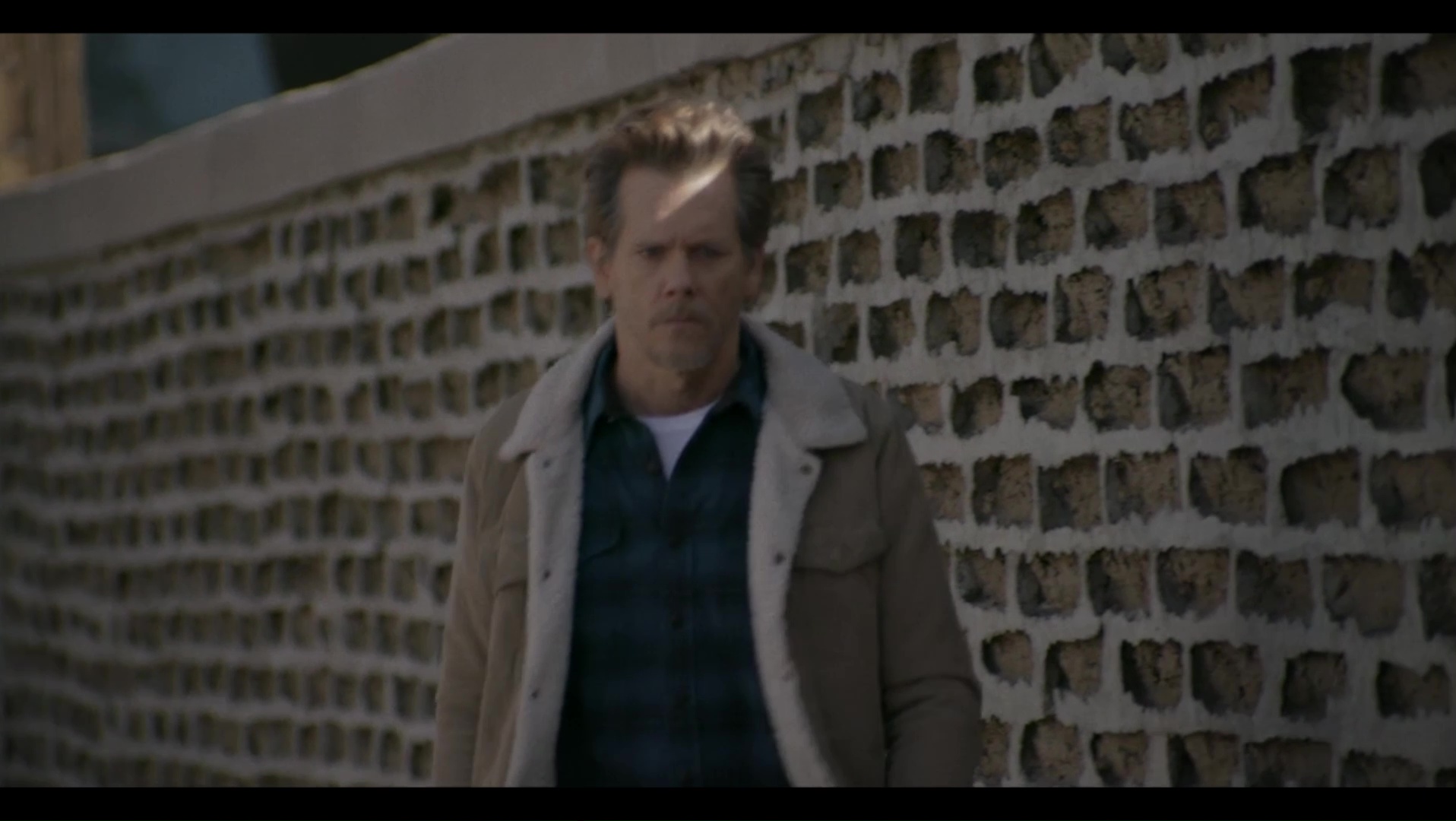 Auscaps Kevin Bacon Shirtless With Nude Extra In I Love Dick 1 07 The