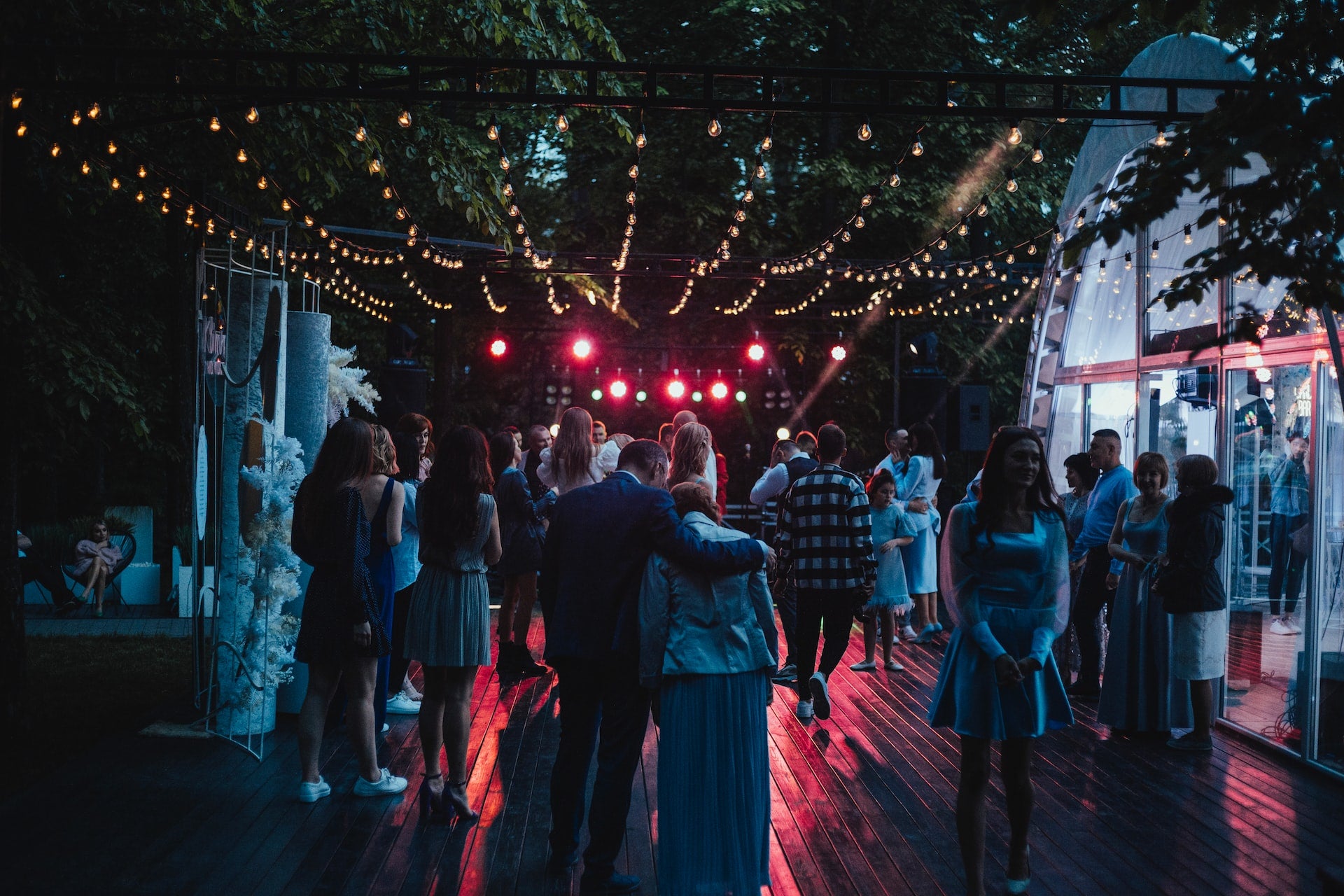 Factors To Consider When Choosing Your Wedding Party Ella Bing