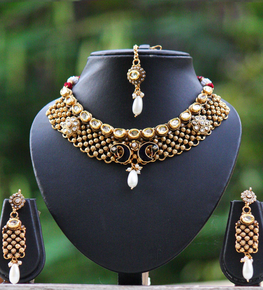 Stunning Kundan And Pearl Necklace Set