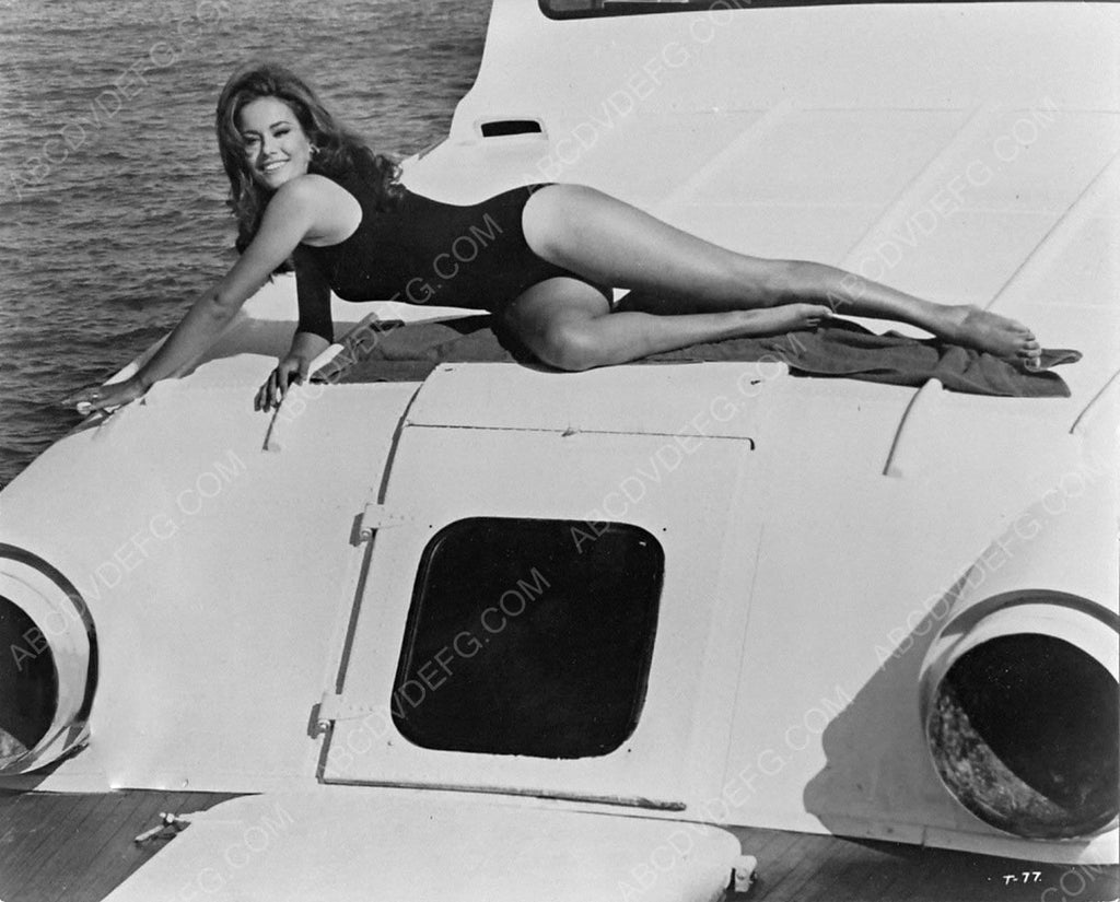 Shapely And Sexy Claudine Auger In Swimsuit On A Boat 8b20 7083