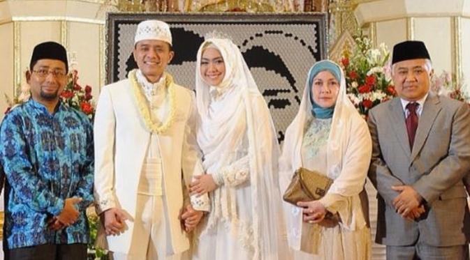 Cerita Cinta Ory Vitrio Oki Setiana Dewi Entertainment