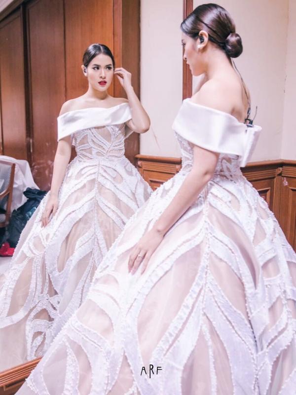 Indahnya Gaun Princess Raisa Buat Bingung Siapa Pengantinnya Fashion