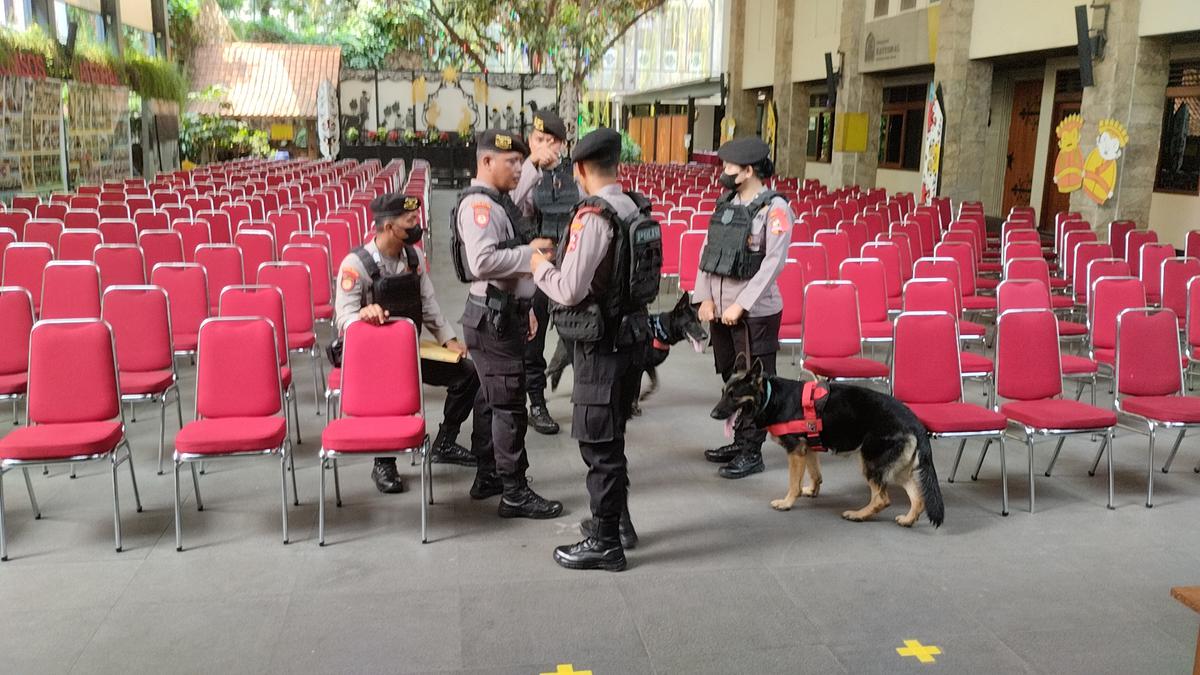 Gereja Katedral Jakarta Disterilisasi Jelang Misa Malam Natal 2023