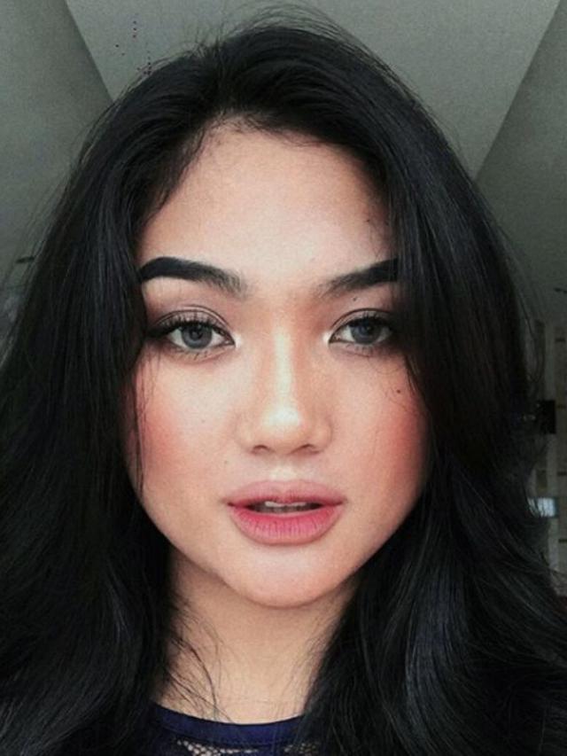 Marion Jola Si Suara Merdu Yang Suka Tampil Seksi Dengan Makeup