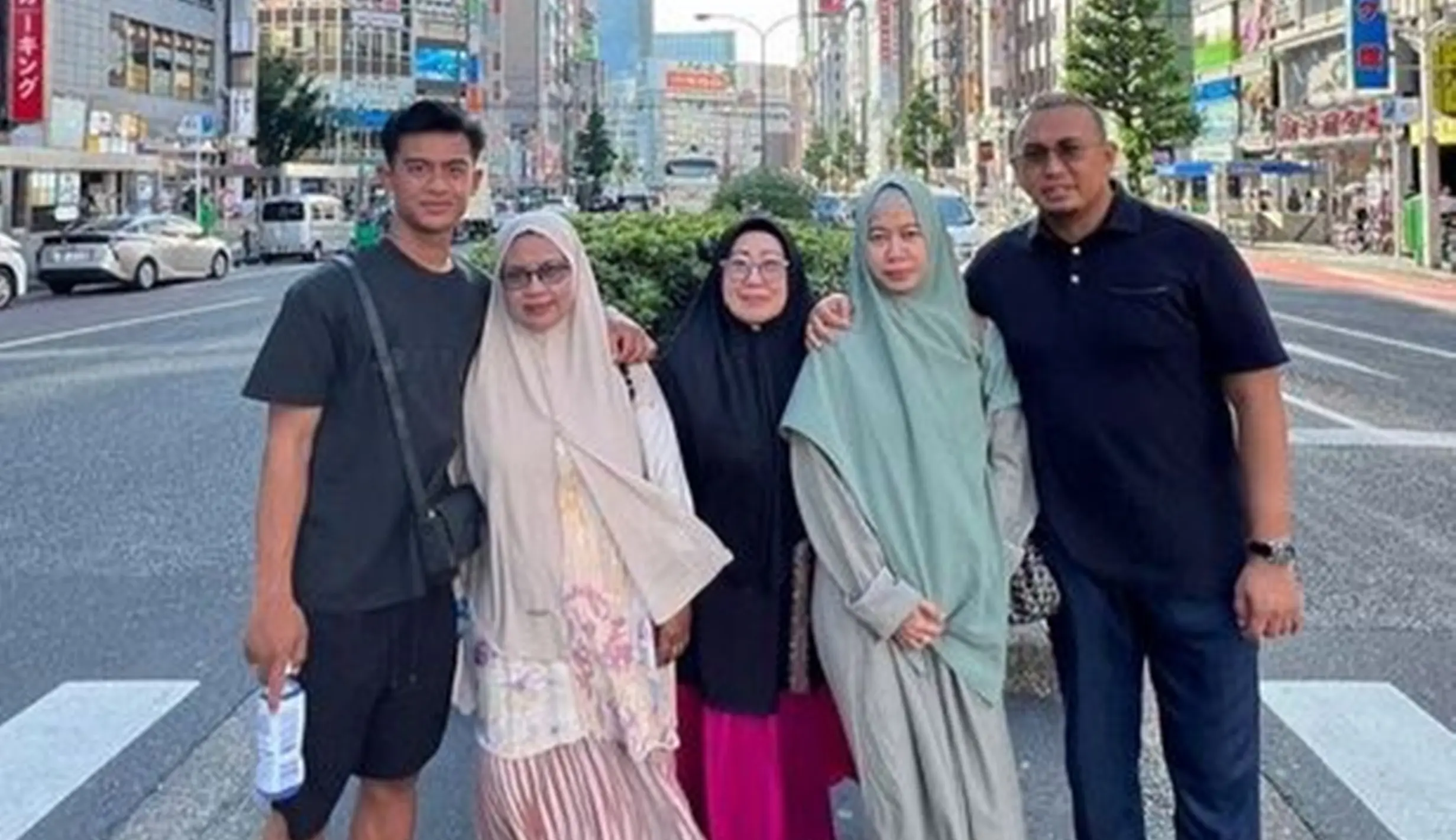 Potret Kedekatan Arhan Dengan Mertua Ayah Dan Ibu Azizah Salsha Foto