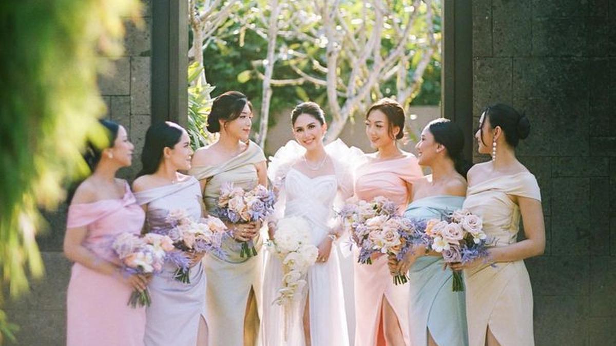 10 Potret Inspirasi Dress Dan Kebaya Bridesmaid Dari Pernikahan Enzy