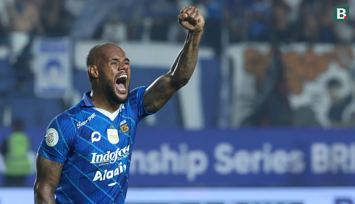 Foto Satu Kaki Menuju Gelar Juara Persib Bandung Jungkalkan Madura