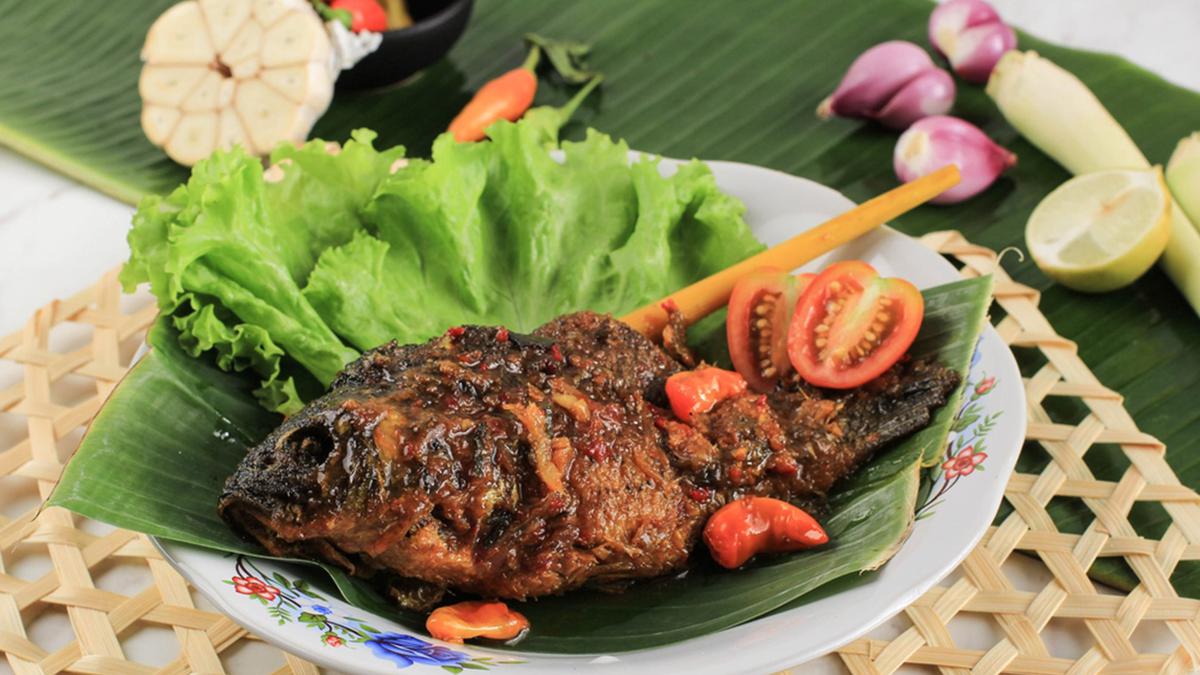 4 Tips Memasak Ikan Mas Agar Tidak Bau Tanah Food