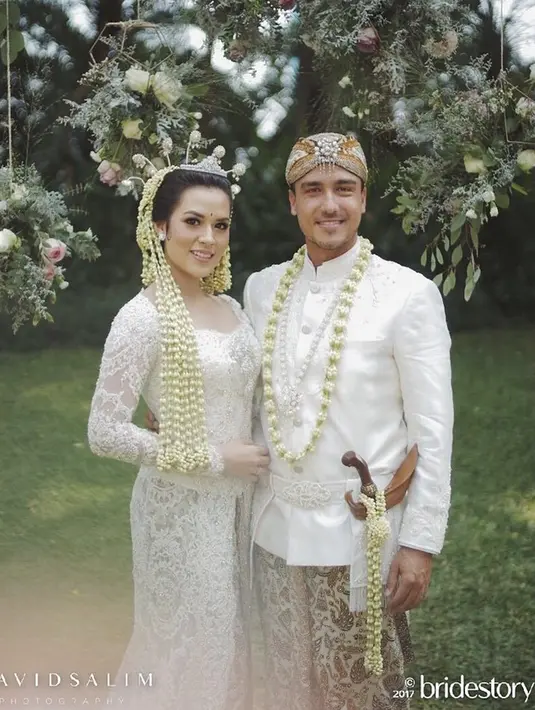 Photo Cantiknya Raisa Dalam Balutan Kebaya Putih Saat Akad Nikah