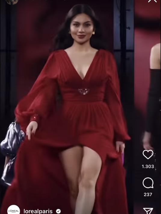 6 Tampilan Sensasional Ariel Tatum Bergaun Merah Di Runway Le Defile L