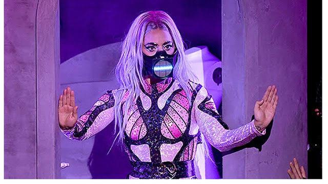 7 Gaya Nyentrik Lady Gaga Gunakan Masker Di Mtv Vma 2020 Curi