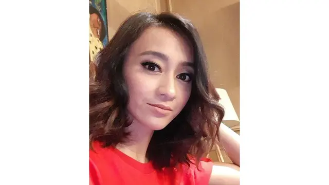 Biasa Natural Ini 6 Potret Deasy Noviyanti Dengan Makeup Tebal Hot