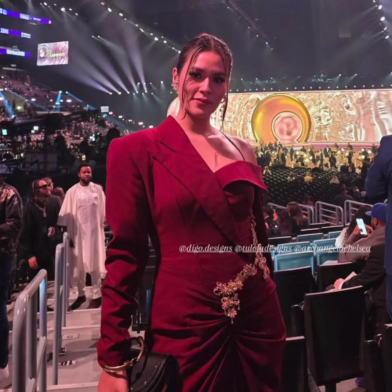 Raisa Tampil Glamor Dengan Gaun Merah Dari Brand Bali Di Grammy Awards