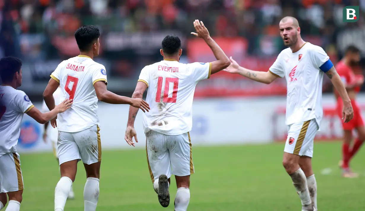 Foto Aji Kusuma Dan Abdulla Yusuf Helal Cetak Brace Persija Terkam