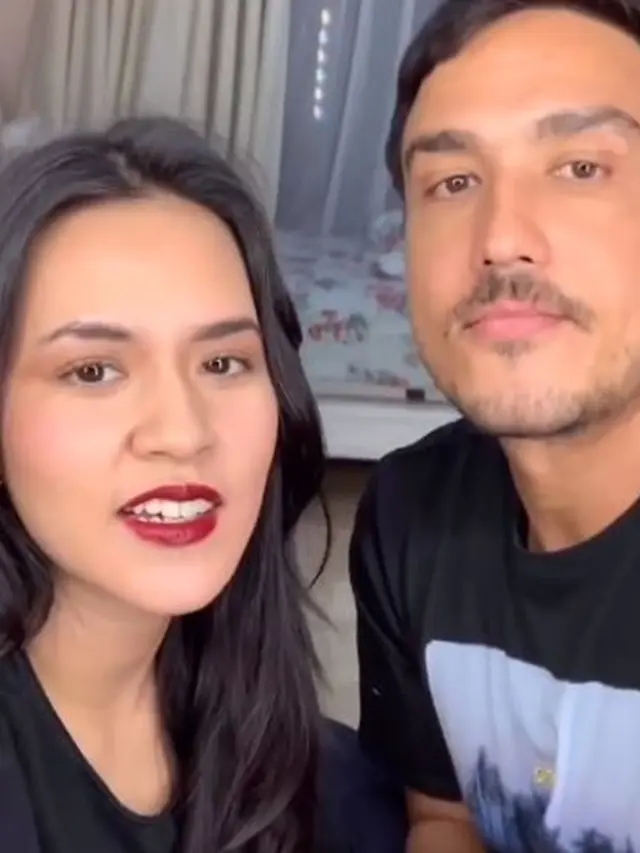 6 Aksi Kocak Hamish Daud Merias Raisa Bikin Gemas Hot