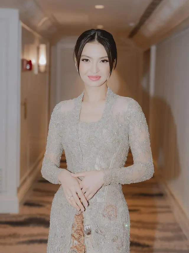 Raline Shah Selalu Cantik Dengan Kebaya Intip Potretnya Berkebaya Di