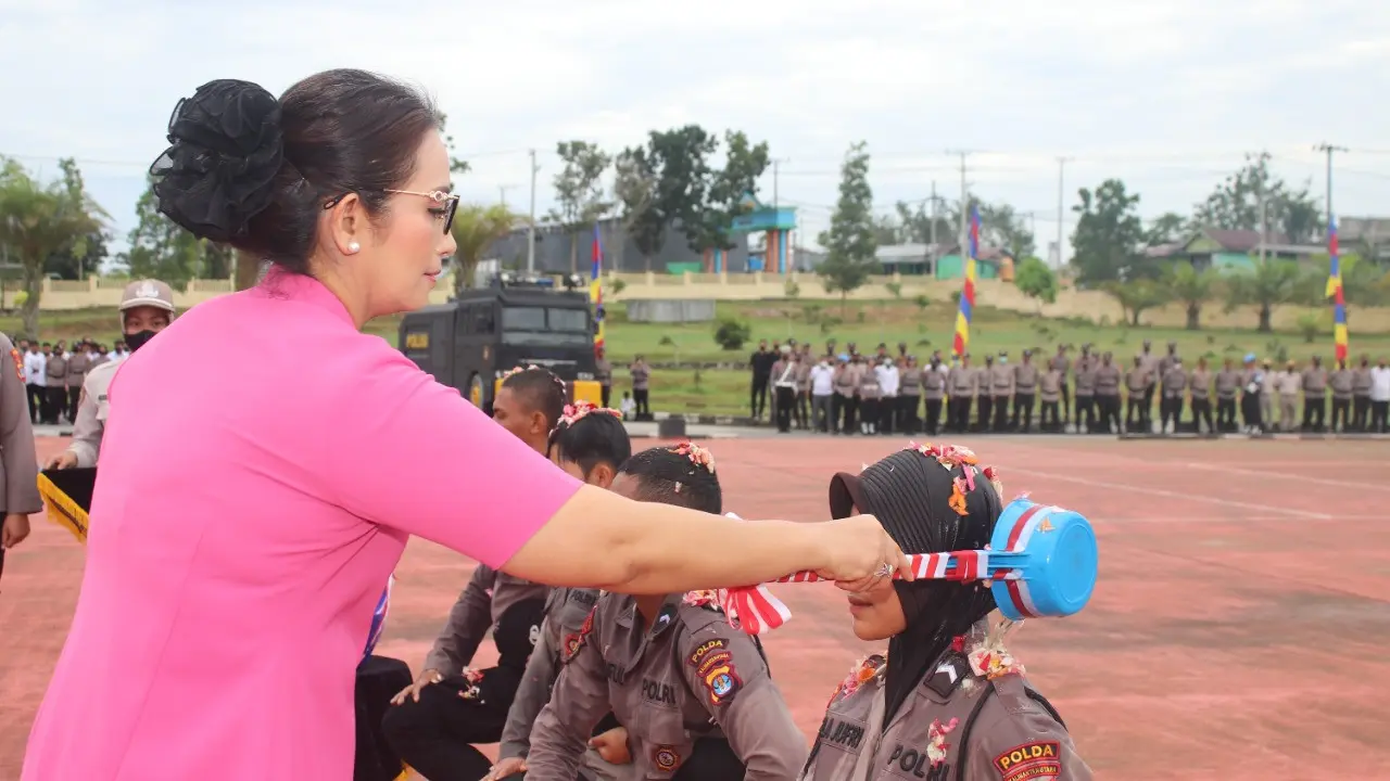 Penyambutan Bintara Remaja Dan Tradisi Keluarga Asuh Bintara Polri Di