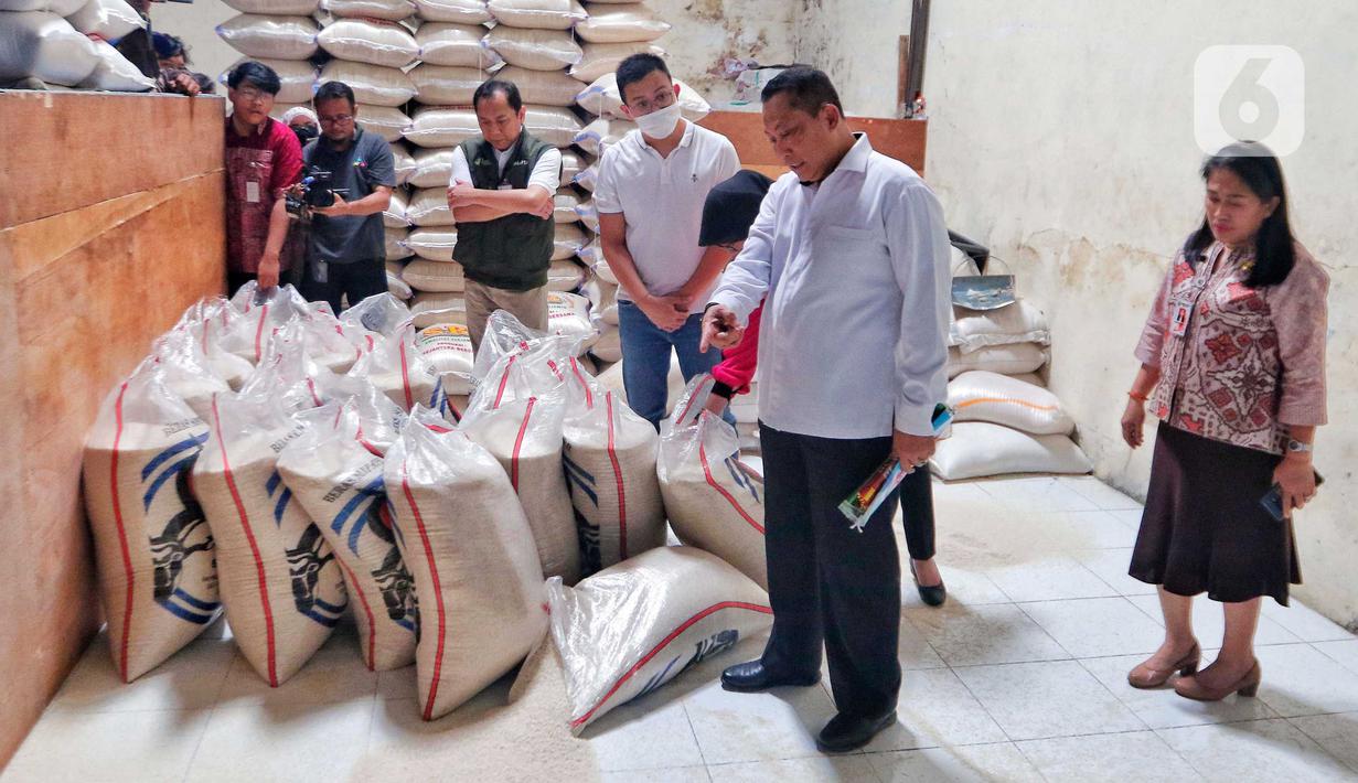 Sidak Bulog Temukan Praktik Penjualan Beras Oplosan Foto