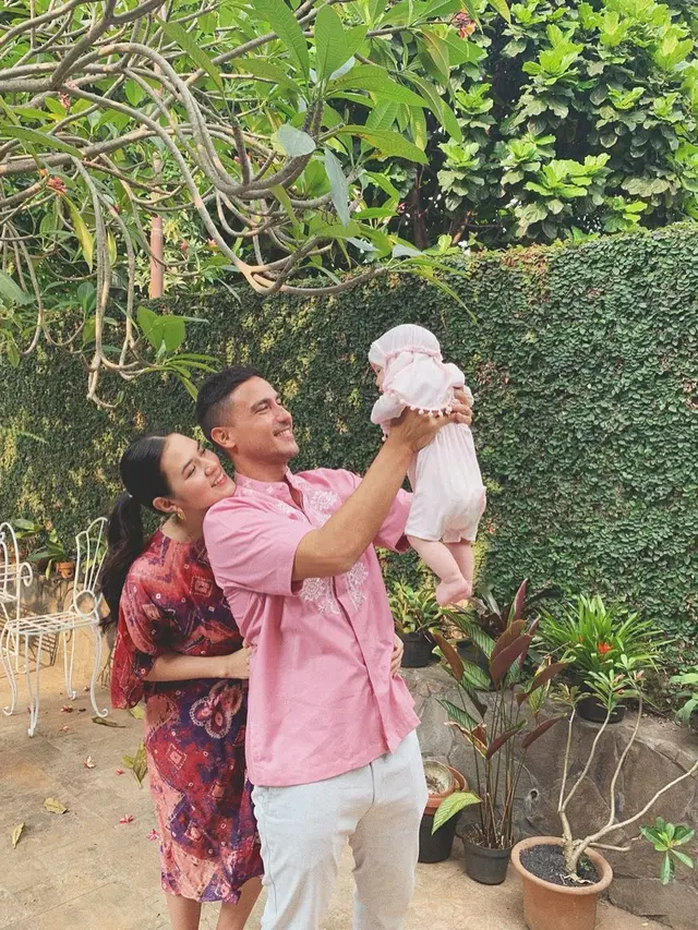 Baju Lebaran Pasangan Good Looking Raisa Dan Hamish Daud Tampilkan